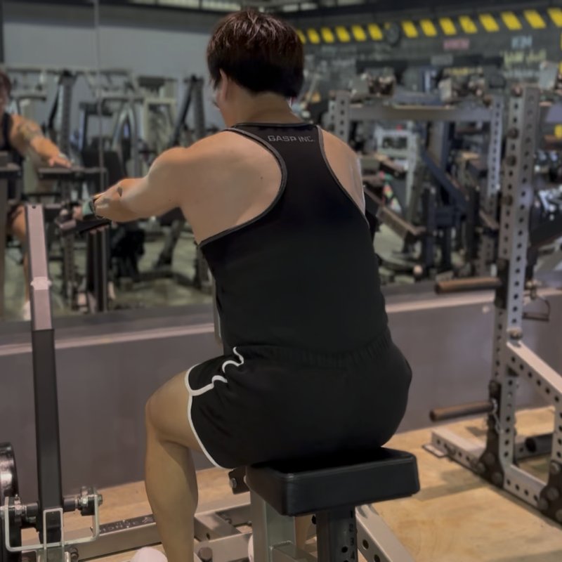 Machine Seated Row - Proper Form & Technique Guide | Gravitus